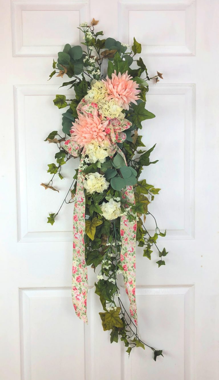 Romantic Valentine's Door Decoration - Celebrate & Decorate