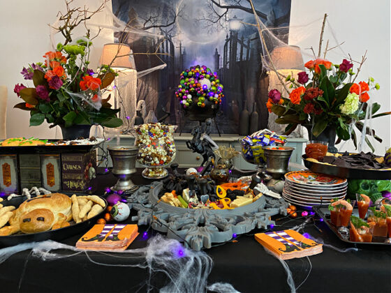 How to set a colorful and fun Halloween party table - Celebrate & Decorate